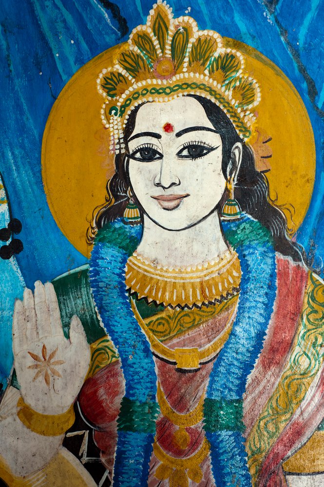 スリランカの東海岸のサンガマンカンダにある寺院の壁にあるヒンドゥー教の女神パールバティの絵。 2010年5月29日。