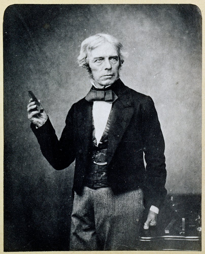 棒磁石を持つマイケル・ファラデー（1791-1867）。