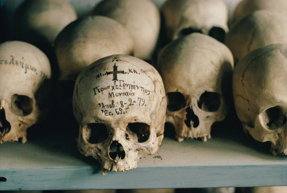 聖アンナ修道会の司祭の頭蓋骨。ギリシャ、アトス山。