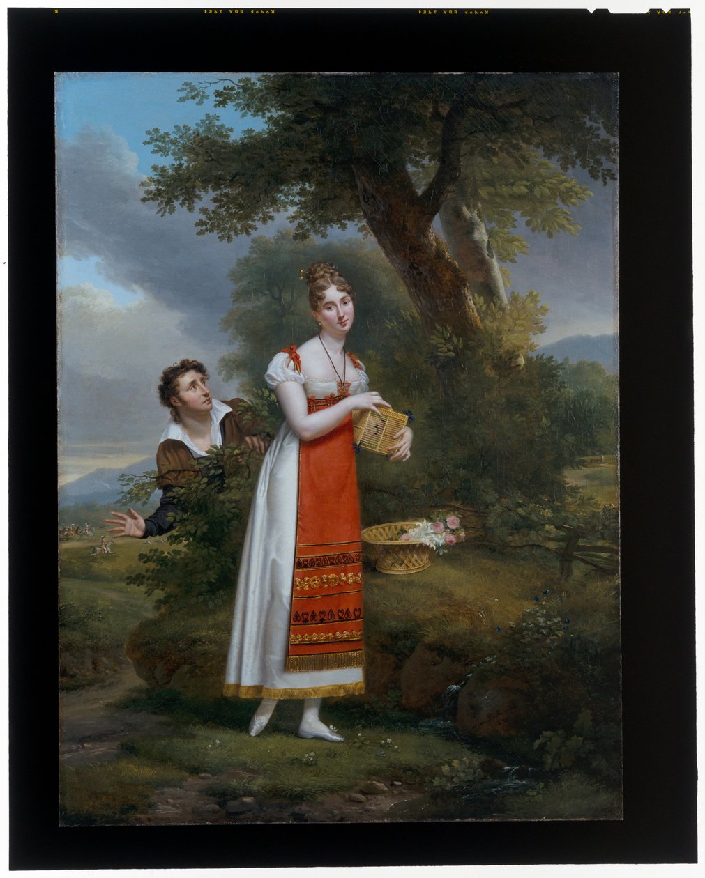 鳥かごを抱えた女性が男性に驚く。