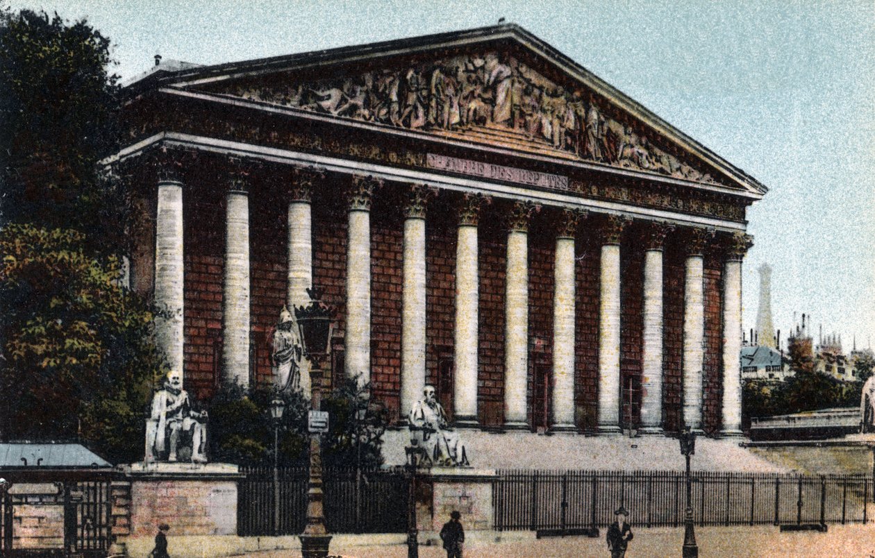 パリ：代議士会（国民議会、パレ・ブルボン）の外観。パリ市の「芸術アルバム」に掲載されている1920年の写真。個人蔵。