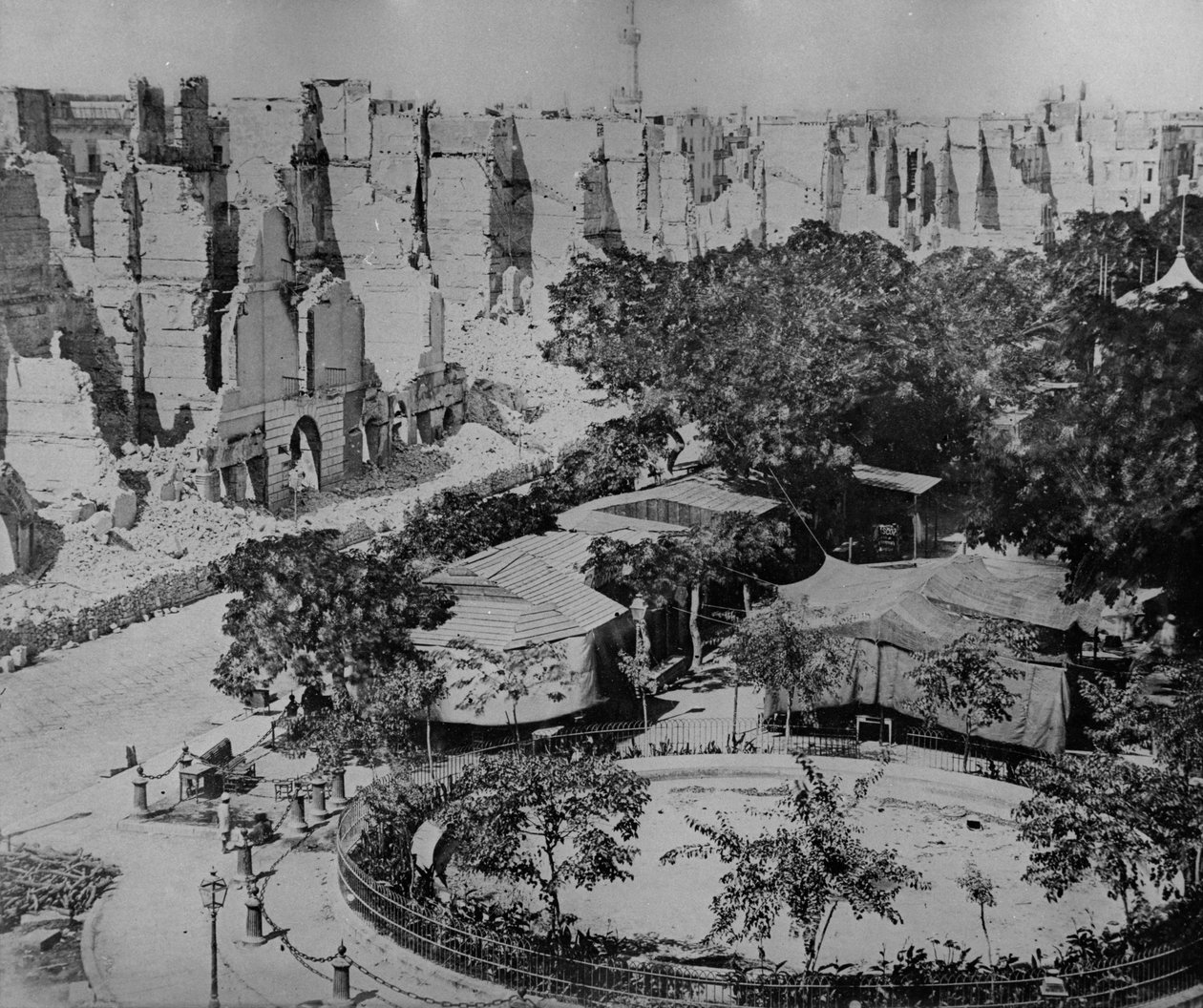 イギリスの爆撃によって破壊された広場、アレクサンドリア、1882