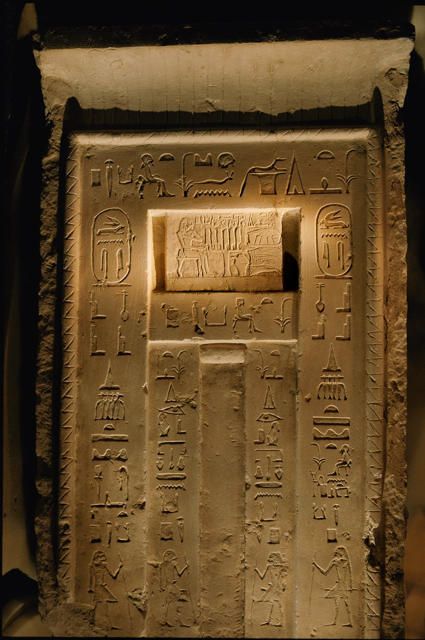 カテピの石灰岩の偽扉、古王国時代、2002年（写真）