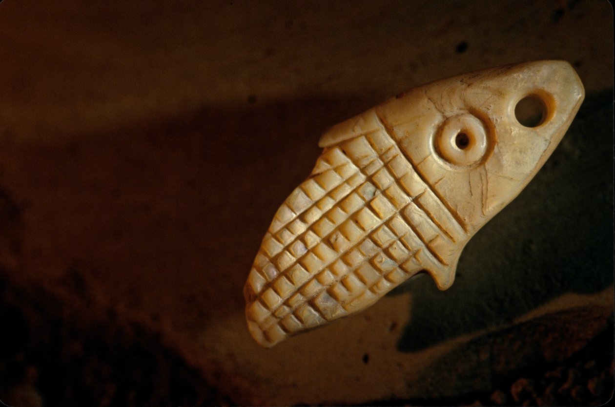 ウルケシュ、フリア帝国、シリア、紀元前2400年、ジョルジョ・ブチェッラーティ、真珠母貝、2004年（写真）