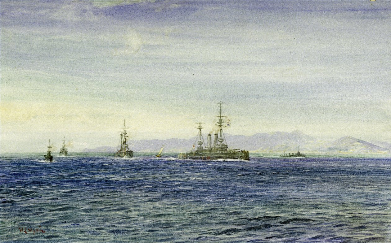 HMS 'Albemarle'、北海への三角形の入り口であるモレー湾（スコットランド）で、この軍艦は第一次世界大戦中、海峡艦隊の哨戒艇として ...