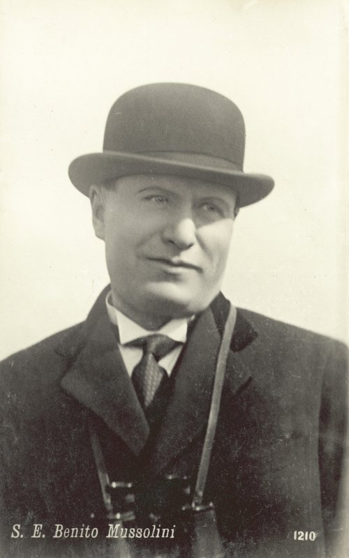 Benito Mussolini von Italian Photographer: Kunstdruck kaufen